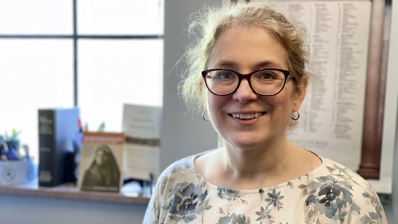 Rachel Brekhus wins Outstanding Professional Librarian Award