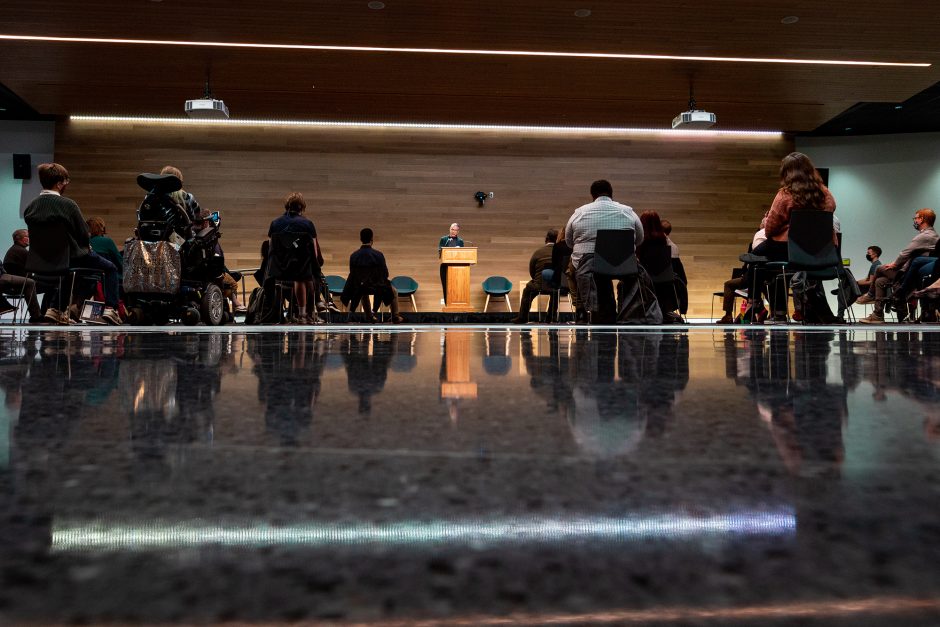 Sci-fi writer Ted Chiang shares his expertise with students and the ...