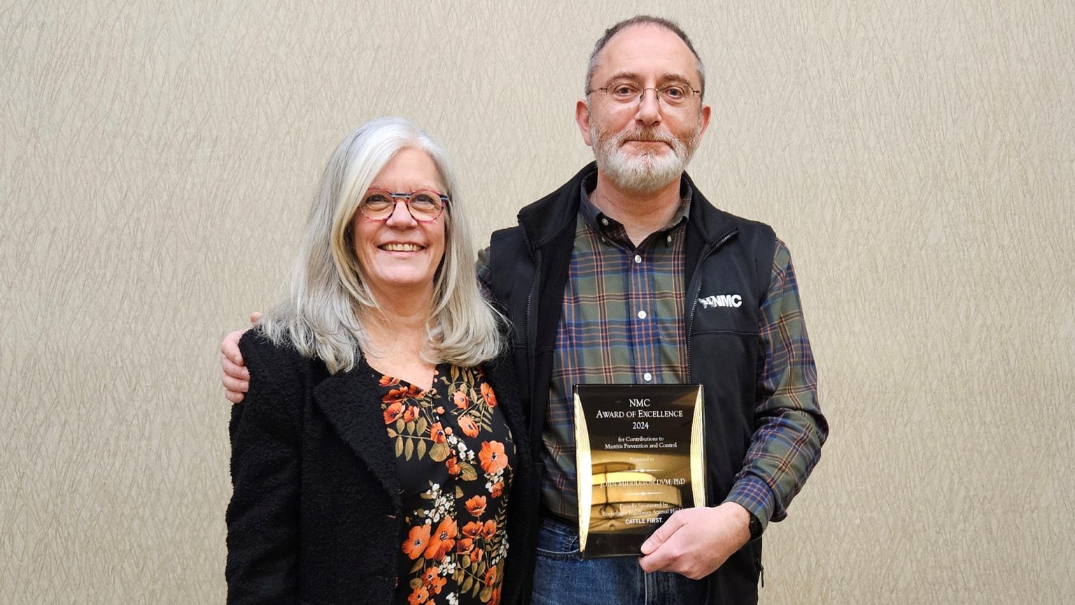 John Middleton receives National Mastitis Council Award of Excellence