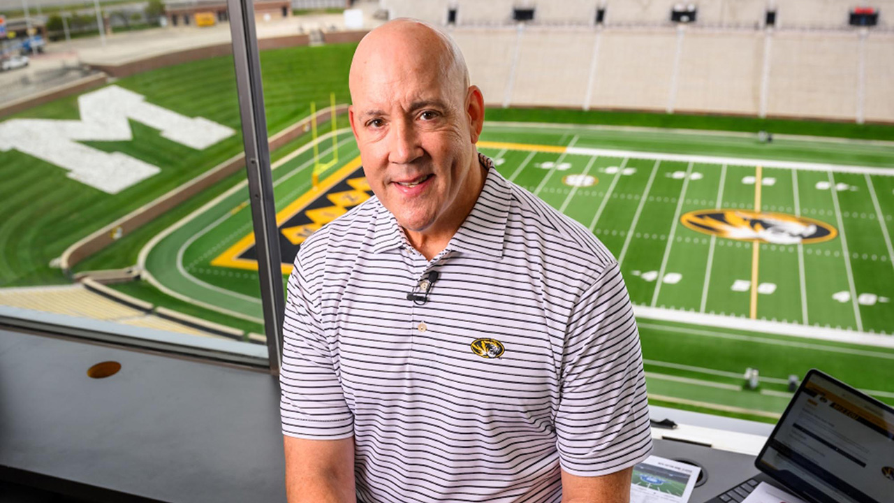 New joint keeps Mike Kelly’s broadcast streak alive