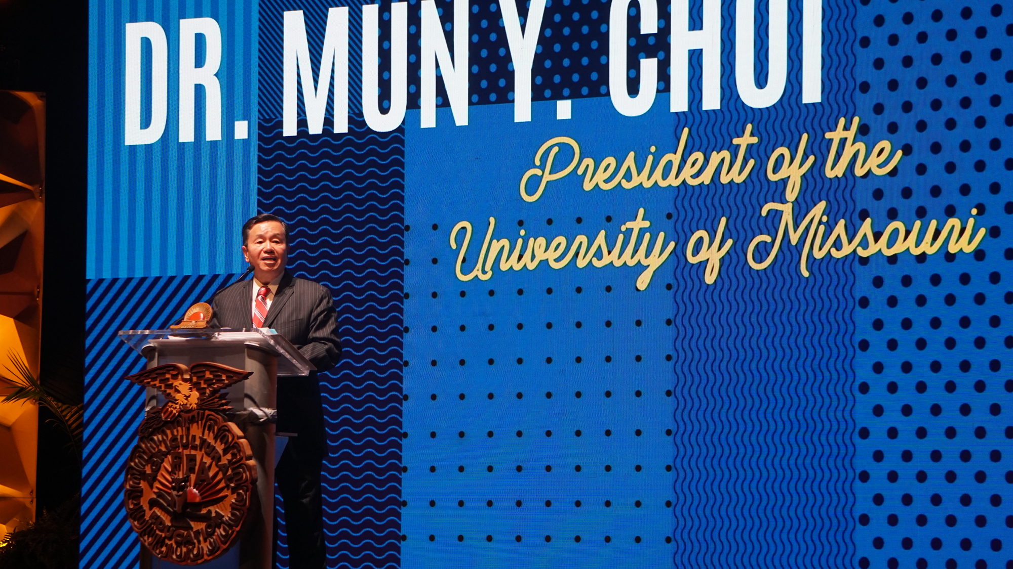 President Mun Choi receives honorary FFA degree during state convention