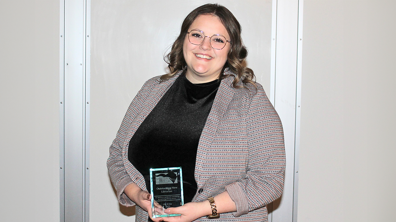 Kline wins Missouri Library Association Award